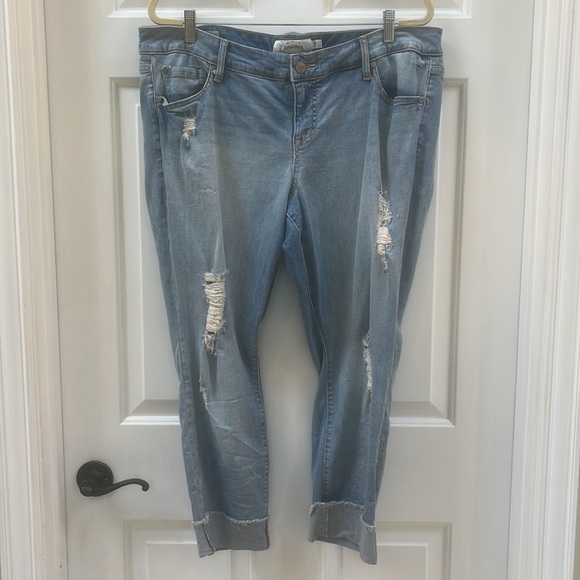 torrid | Jeans | Torrid Distressed Cropped Raw Hem Boyfriend Jeans 6 ...